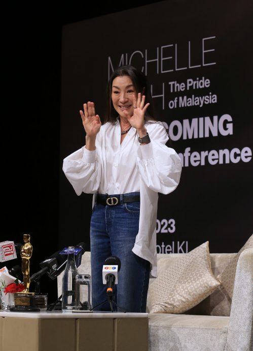 视频 | 杨紫琼：喜夺小金人的背后 “一整年艰难孤独” - 国内 - 全国综合