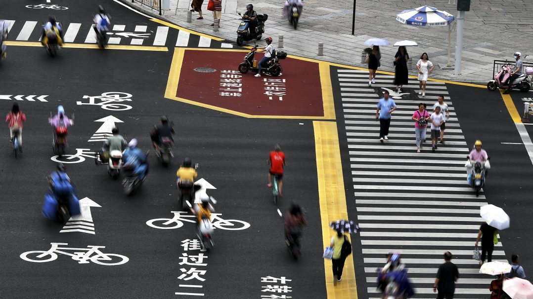 像巨大“飞行棋” 福州出现新版斑马线 - 国际 - 国际拼盘